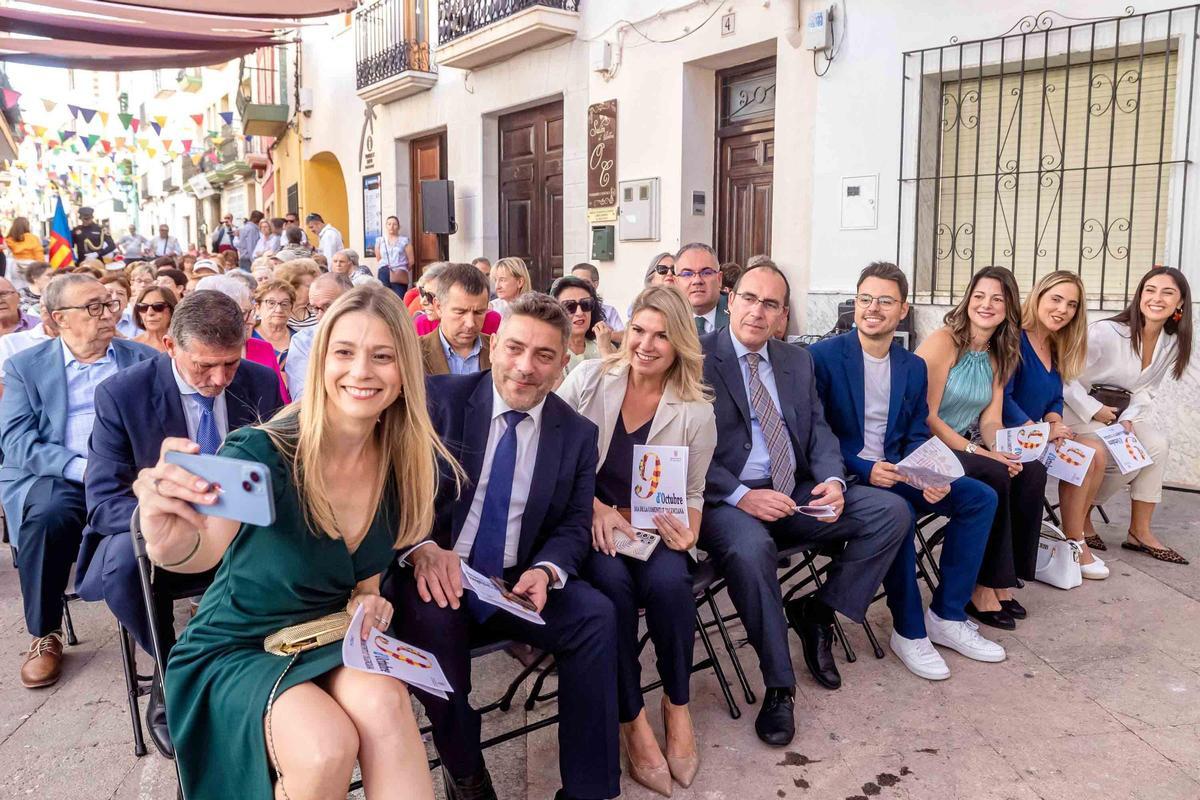 La celebración del 9 d'Octubre en Finestrat rinde homenaje al poeta ...