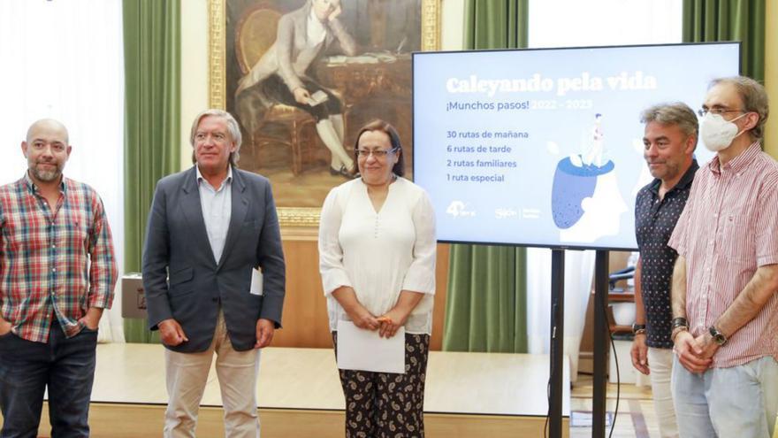 La nueva edición de "Caleyando pela vida" ofrece 39 rutas a pie por el ...