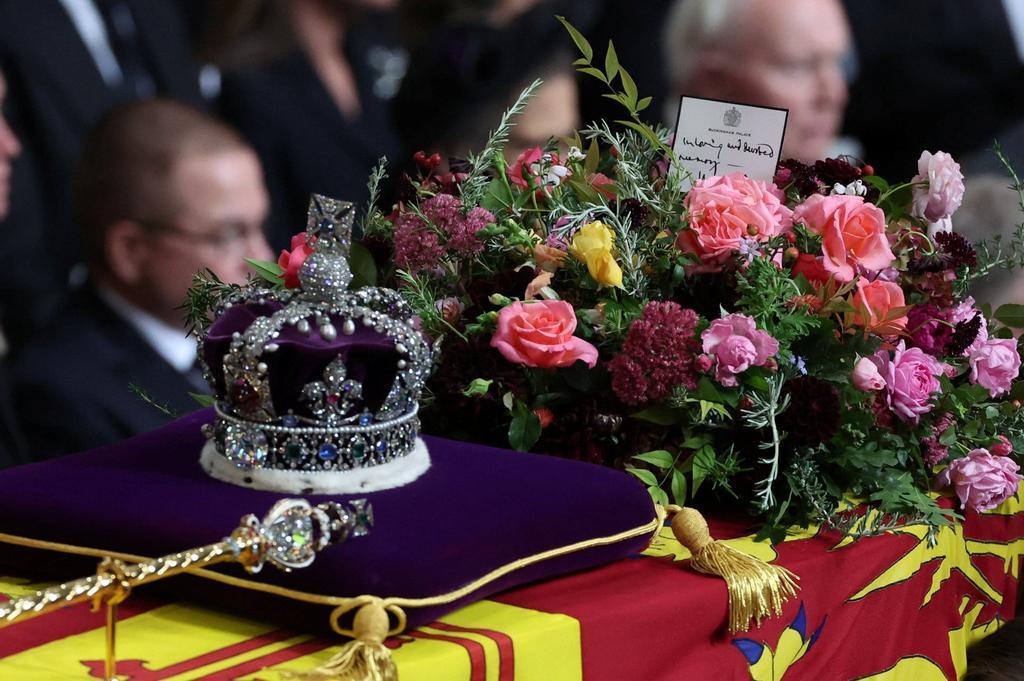 Los 5 símbolos secretos que marcaron el funeral de la reina Isabel II ...