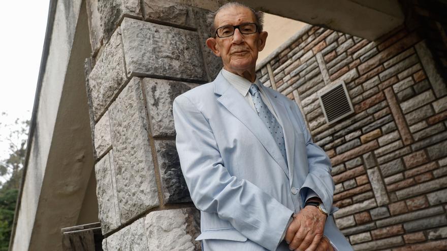 Reconocimiento político a la trayectoria intelectual de Velarde - La ...