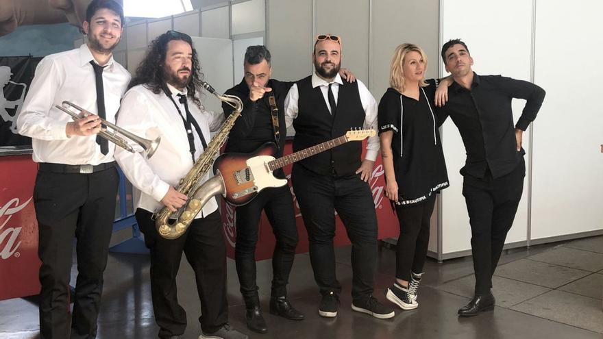 "Shake" ambienta con su saxofón la sesión vermú en La Grapa y pone ...