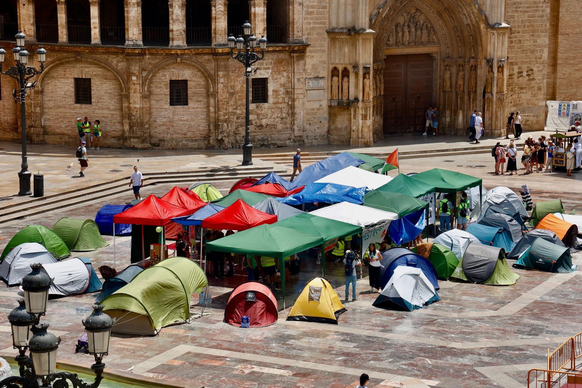 Dentro de la acampada educativa de València: “Buscamos ocupar un ...