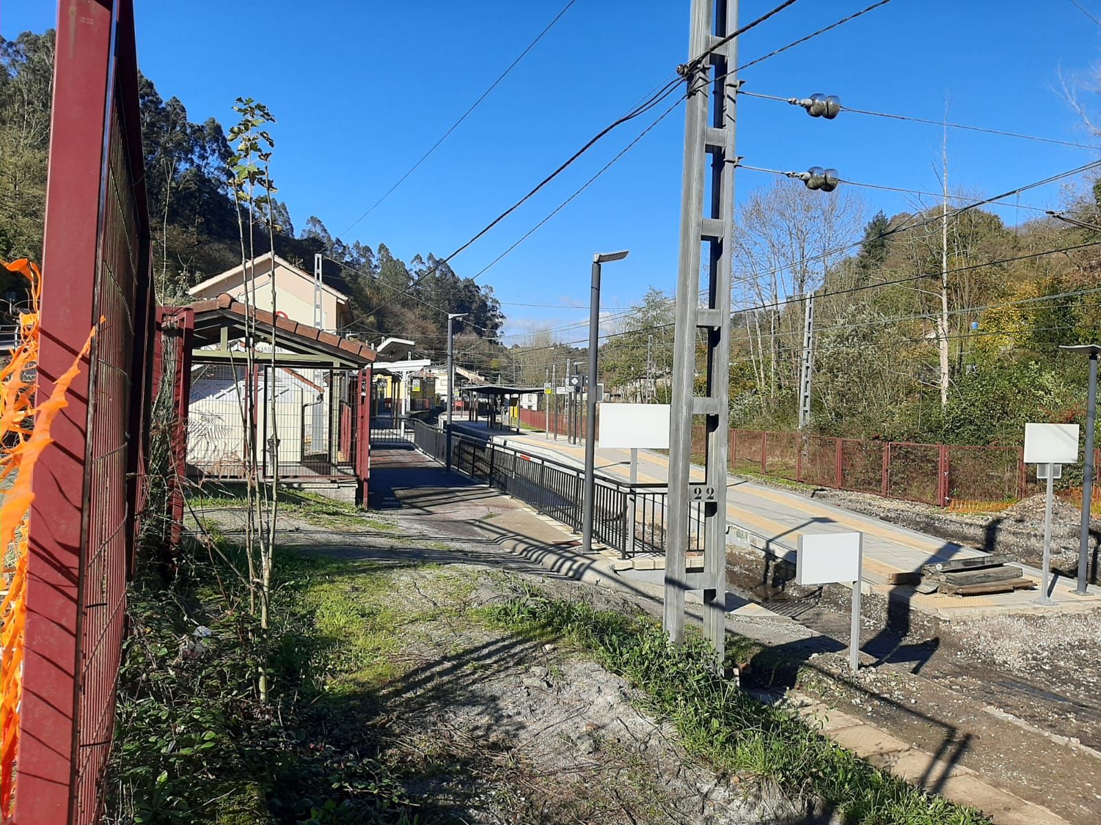 Así luce el tramo ferroviario entre Carbayín y El Berrón: sin vías ni ...
