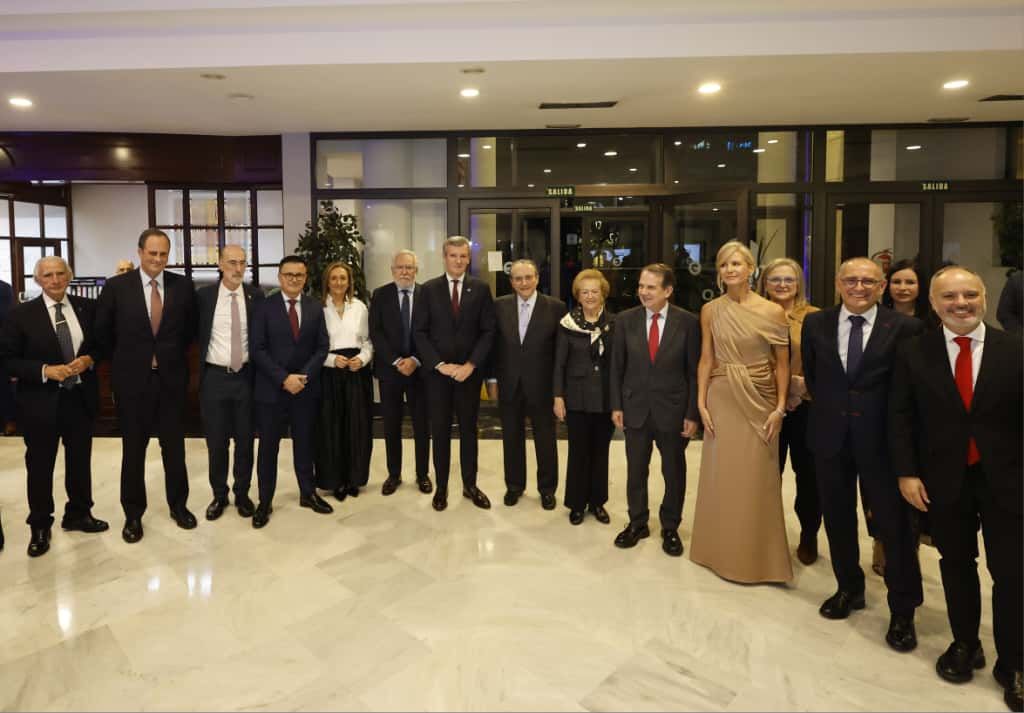 GALICIA | Javier Moll recibe la Medalla de Oro del Círculo de ...