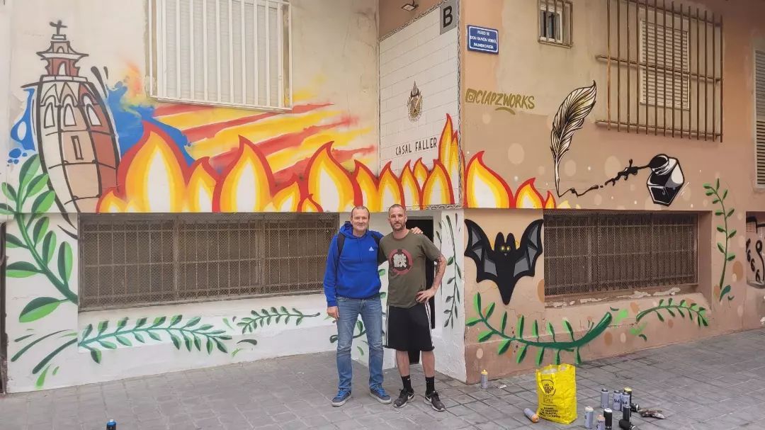 Un casal fallero convertido en Street Art