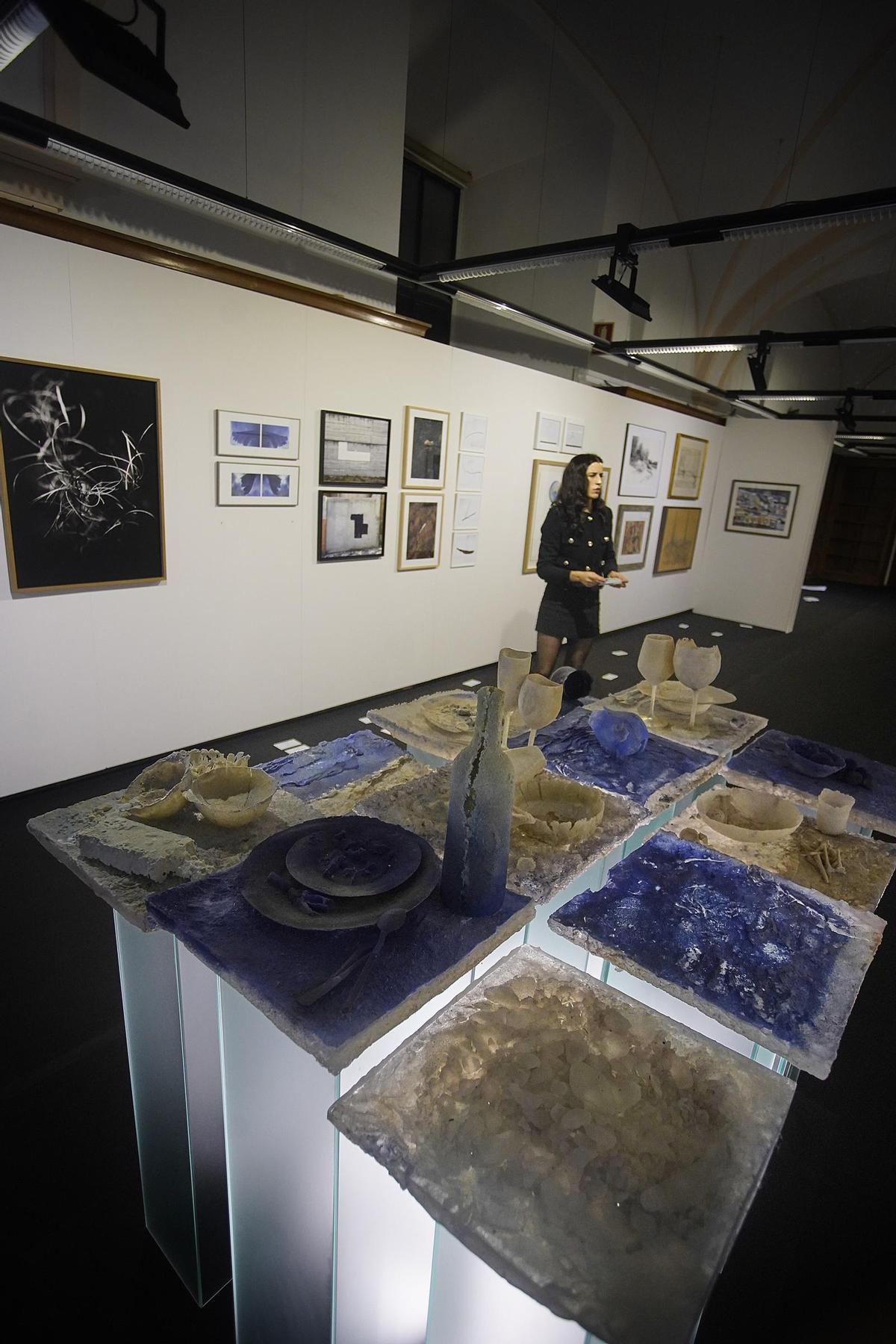 Els 120 artistes dels vint anys de la Fundació Valvi, reunits en una ...