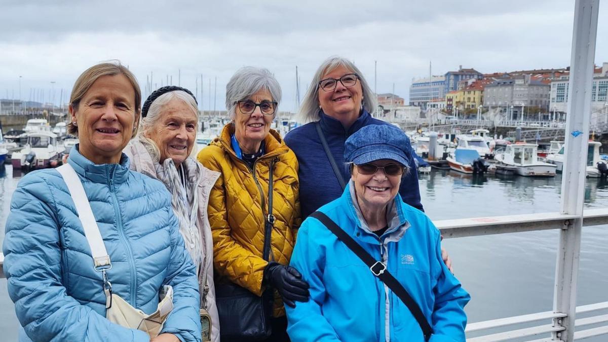 El crucero del misterio hace escala en Gijón: así es viajar en un barco ...