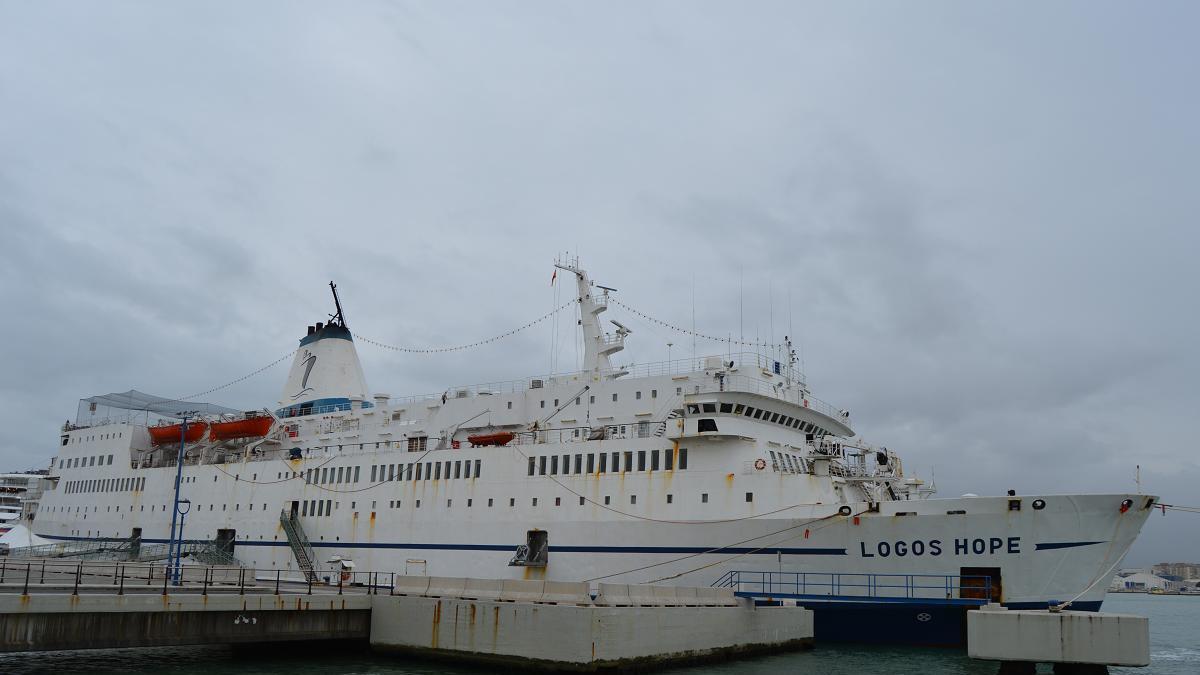 El barco Logos Hope, con la librería flotante más grande del mundo ...