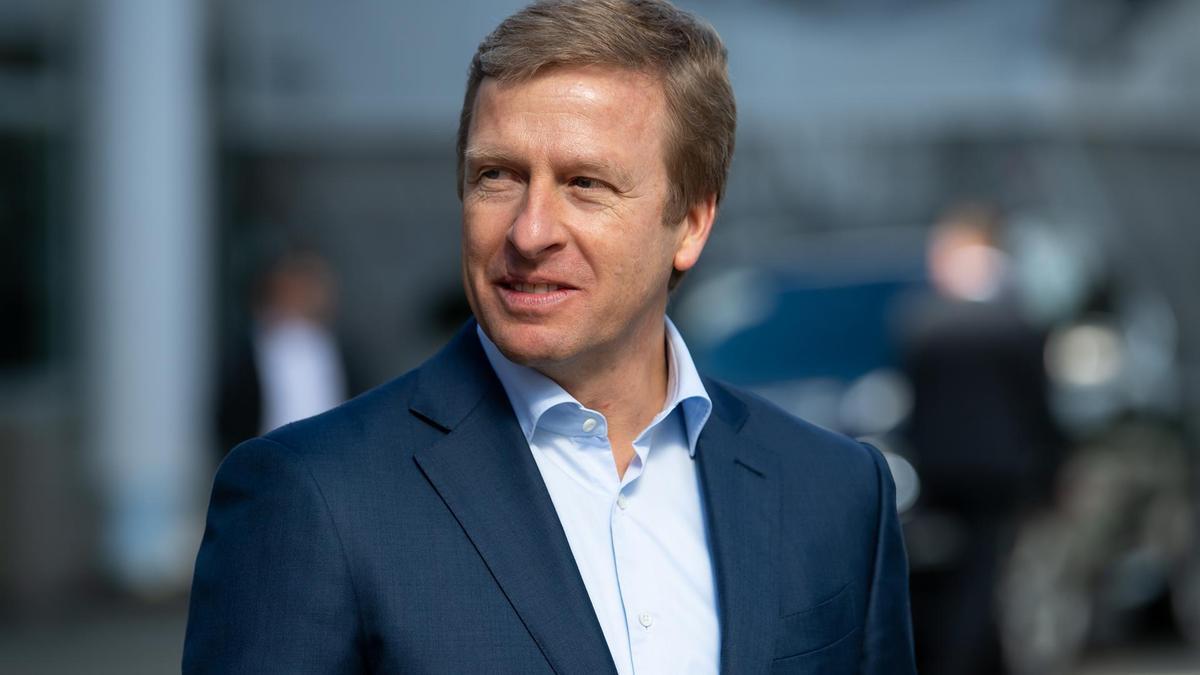 CEO de BMW advierte a la UE del riesgo de abandonar los motores de ...