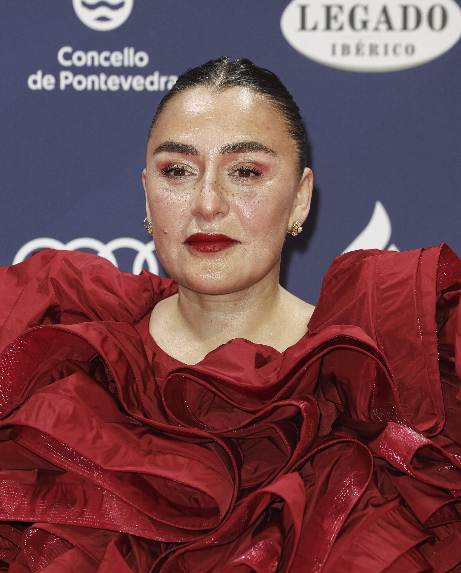 PREMIOS FEROZ 2025 | El maquillaje rejuvenecedor de Candela Peña con ...