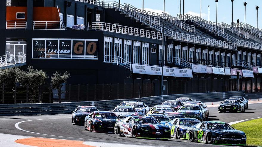El público vuelve a las gradas del Circuit Ricardo Tormo de Cheste este ...