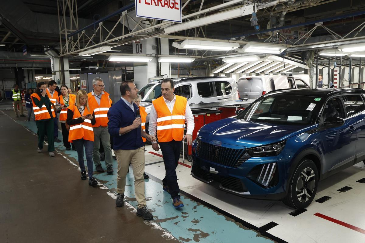 CEO STELLANTIS VIGO: Filosa, en su visita a Balaídos: «Stellantis Vigo ...