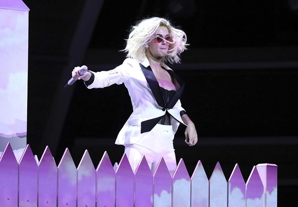 Katy Perry, rubia contra Trump en los Premios Grammy - Woman