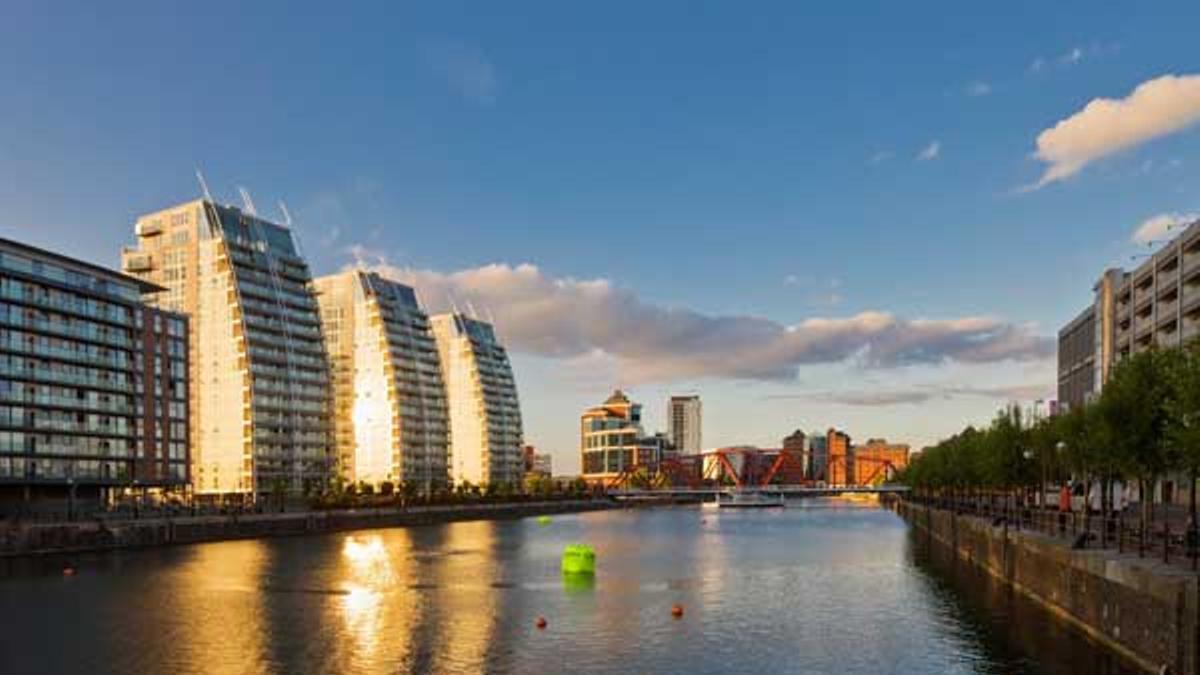 Navegar por el Manchester Ship Canal - Viajar