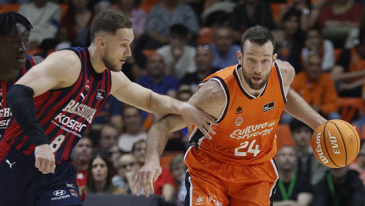 Triple lucha al tanteo entre Baskonia y Valencia Basket: Víctor Claver ...