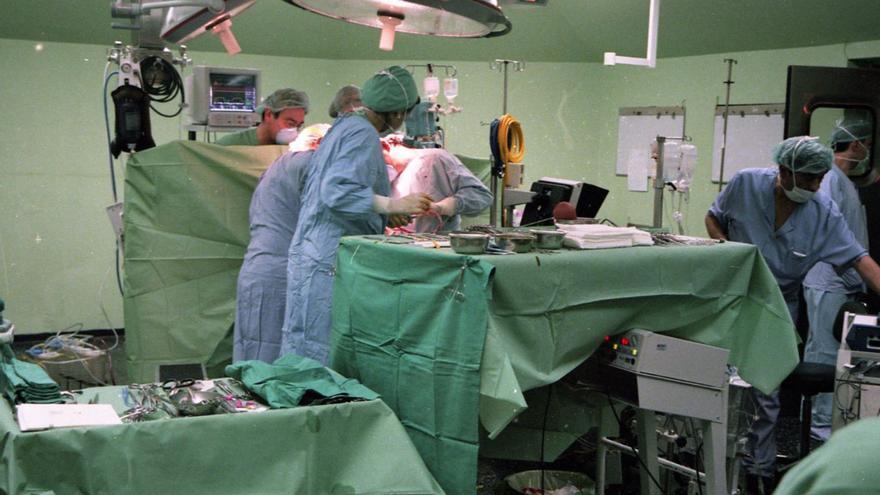 El doctor Lambert se jubila y cierra una aventura que regaló 4.420 años ...