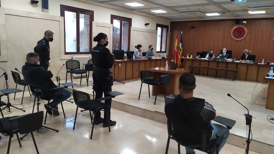 "Uno me dio con el machete en la espalda y el otro me pegó una cuchillada"