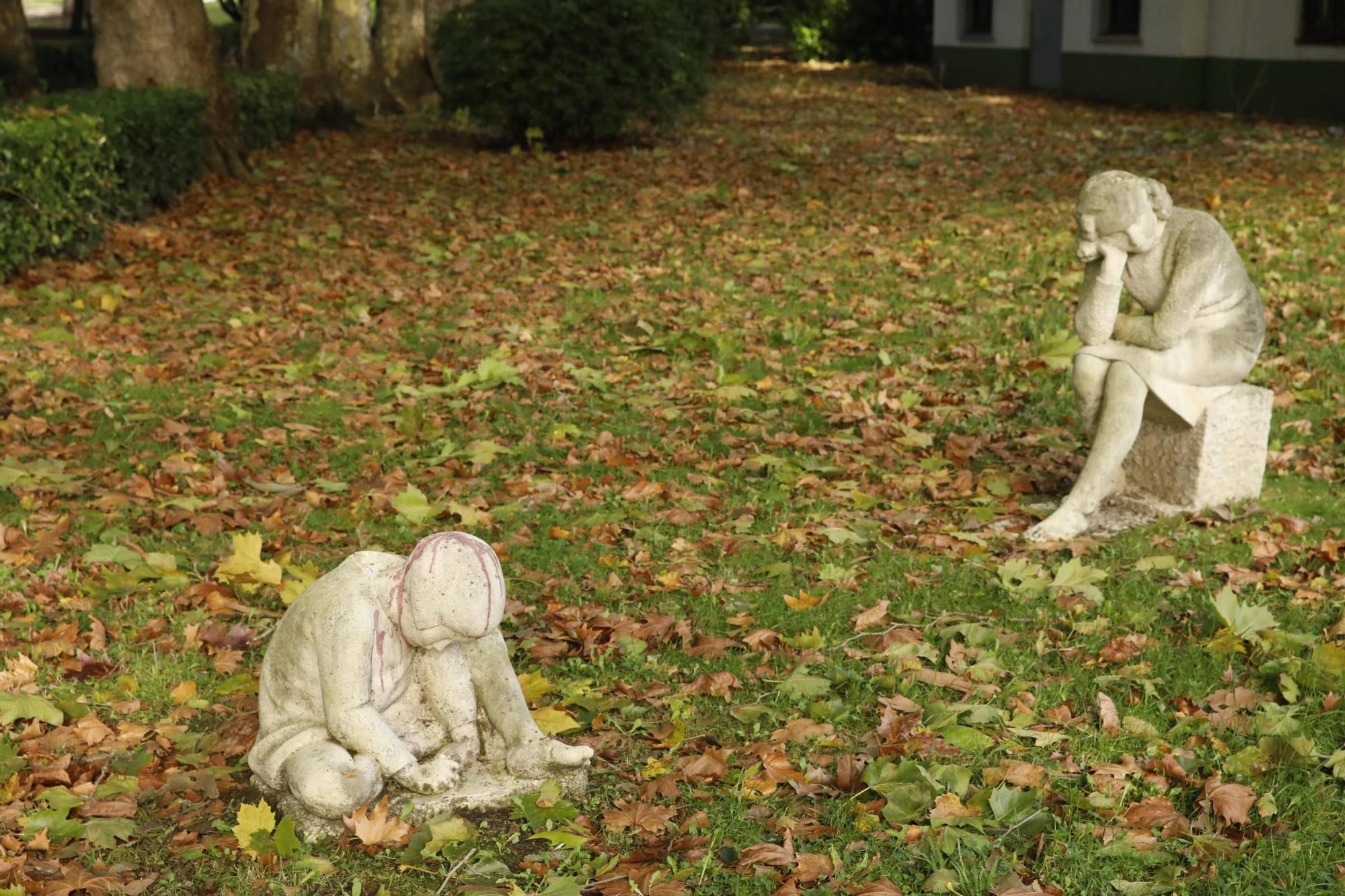 Así están las estatuas del parque gijonés de Isabel la Católica (en ...