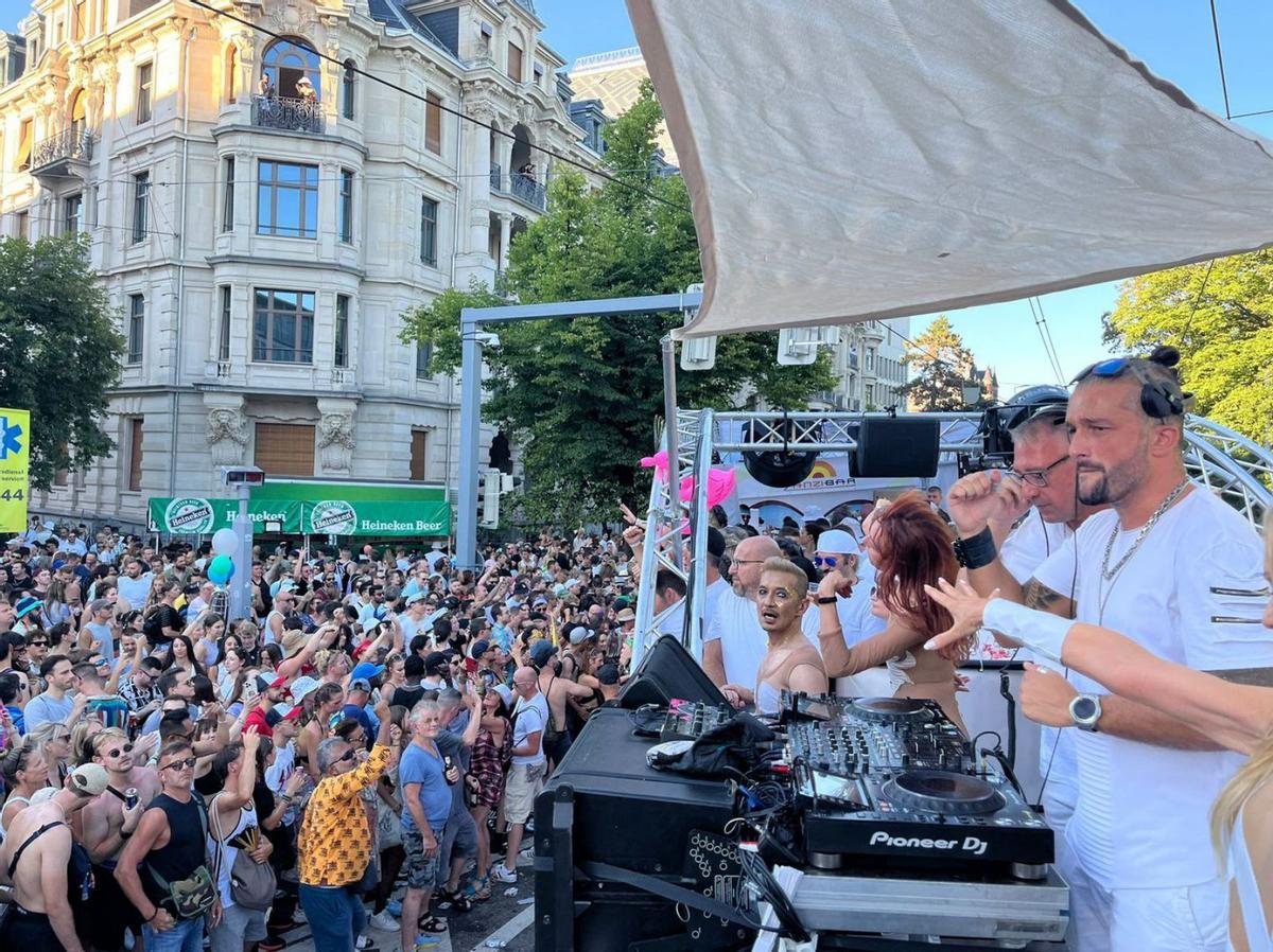 La música de Pure Ibiza Radio repite en el Street Parade Zurich