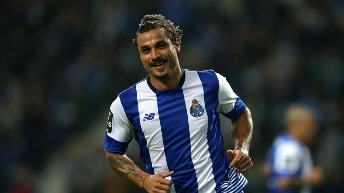 De jugar la ‘Champions League’ a vivir encerrado en su casa: la dura ...