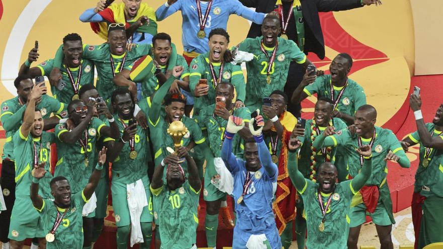 Senegal gana la Copa Africa tras una final marcada por el escándalo