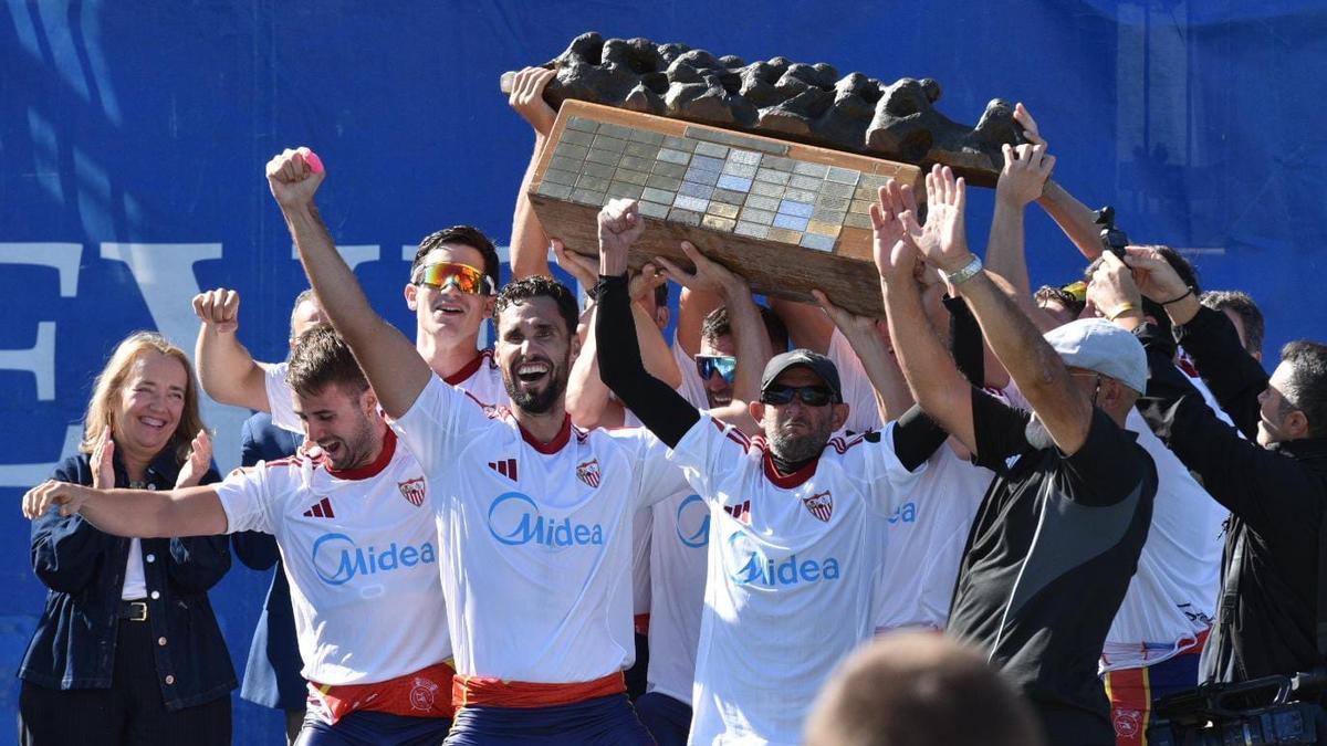 LIX edición de la regata Sevilla-Betis | El Sevilla se impone y rompe la racha de catorce ...