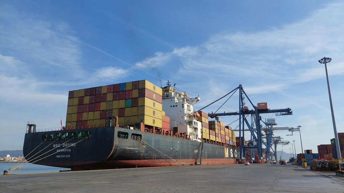 NOVEDADES PORTCASTELLÓ: Llega el primer buque de la línea regular ...