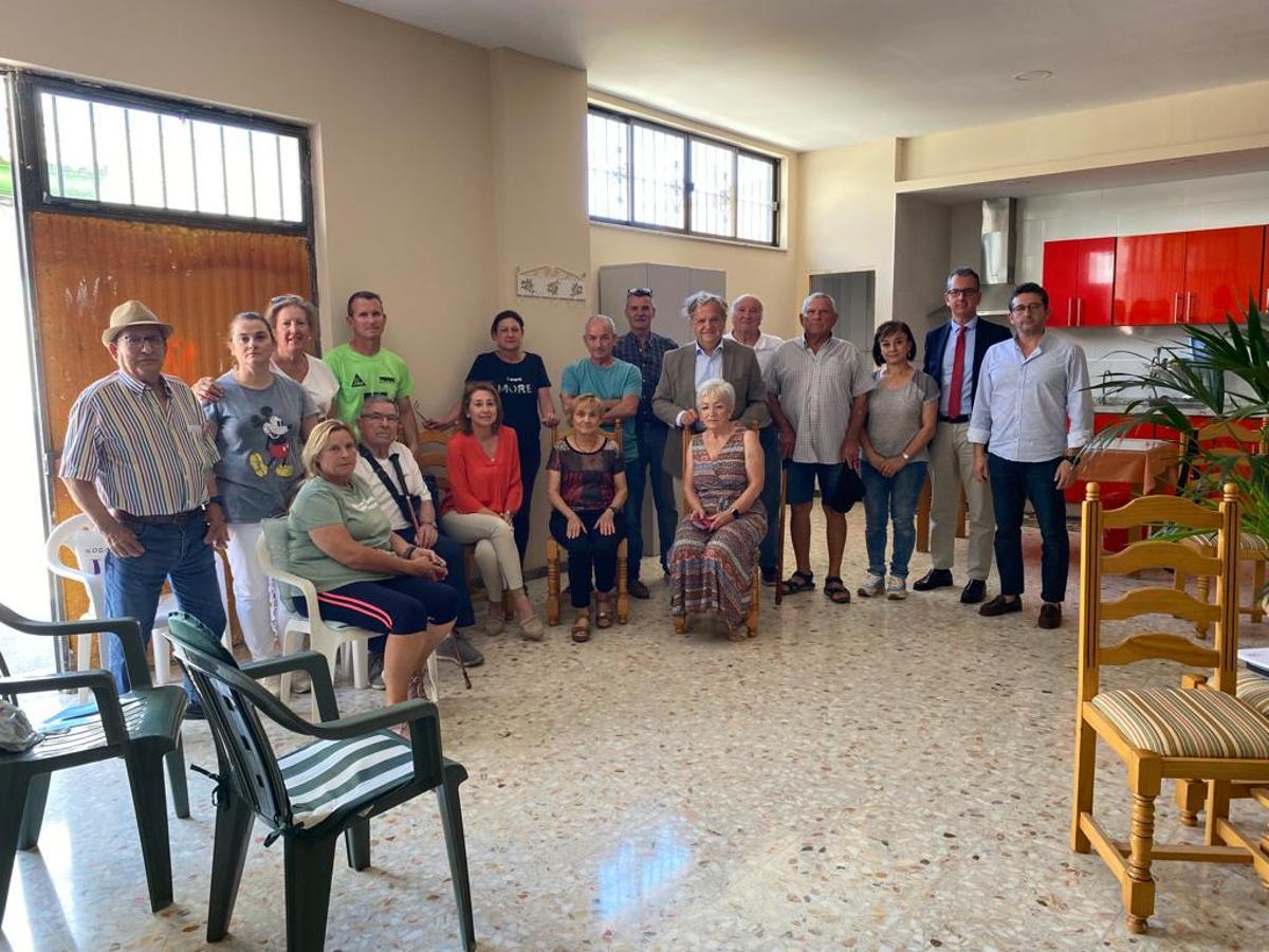 Fuentes se reúne con los vecinos de la barriada del Ángel para trabajar ...
