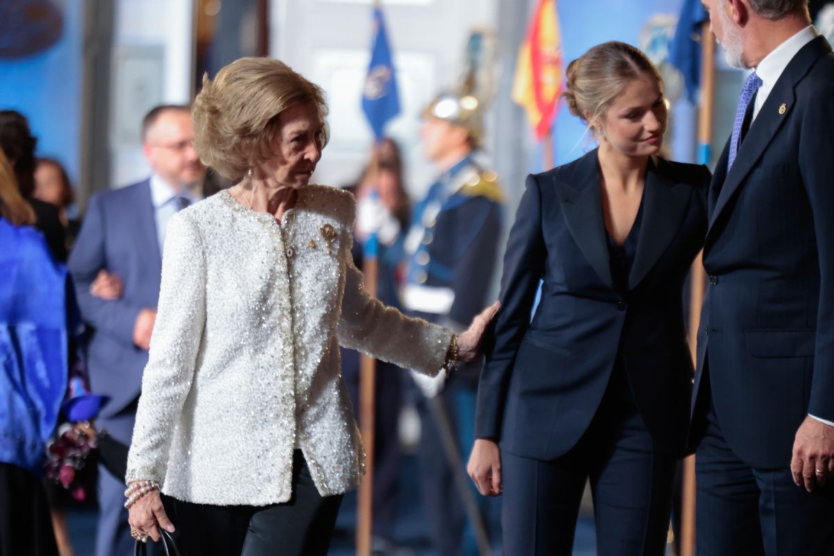 BESO LEONOR REINA SOFÍA | El desplante de Leonor a doña Sofía en presencia de Letizia en los ...