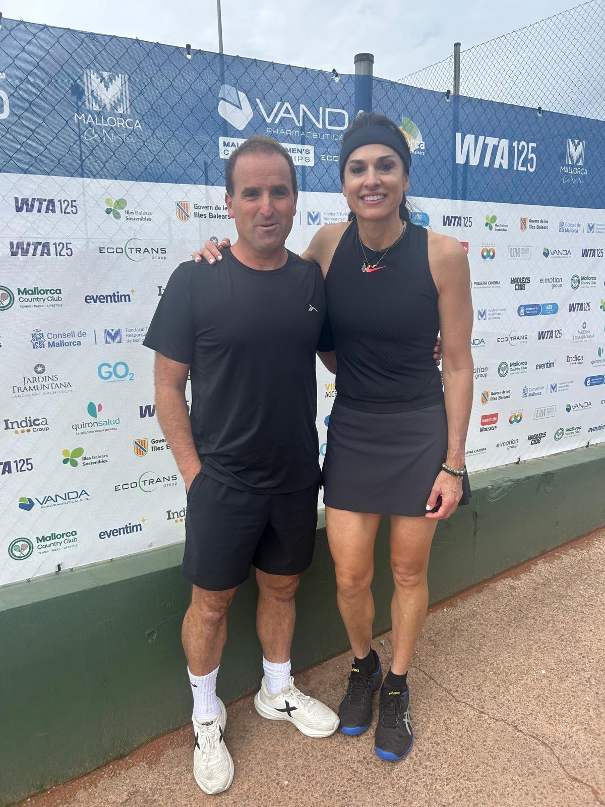 JAGOBA ARRASATE | Jagoba Arrasate con Gabriela Sabatini, en el Mallorca ...