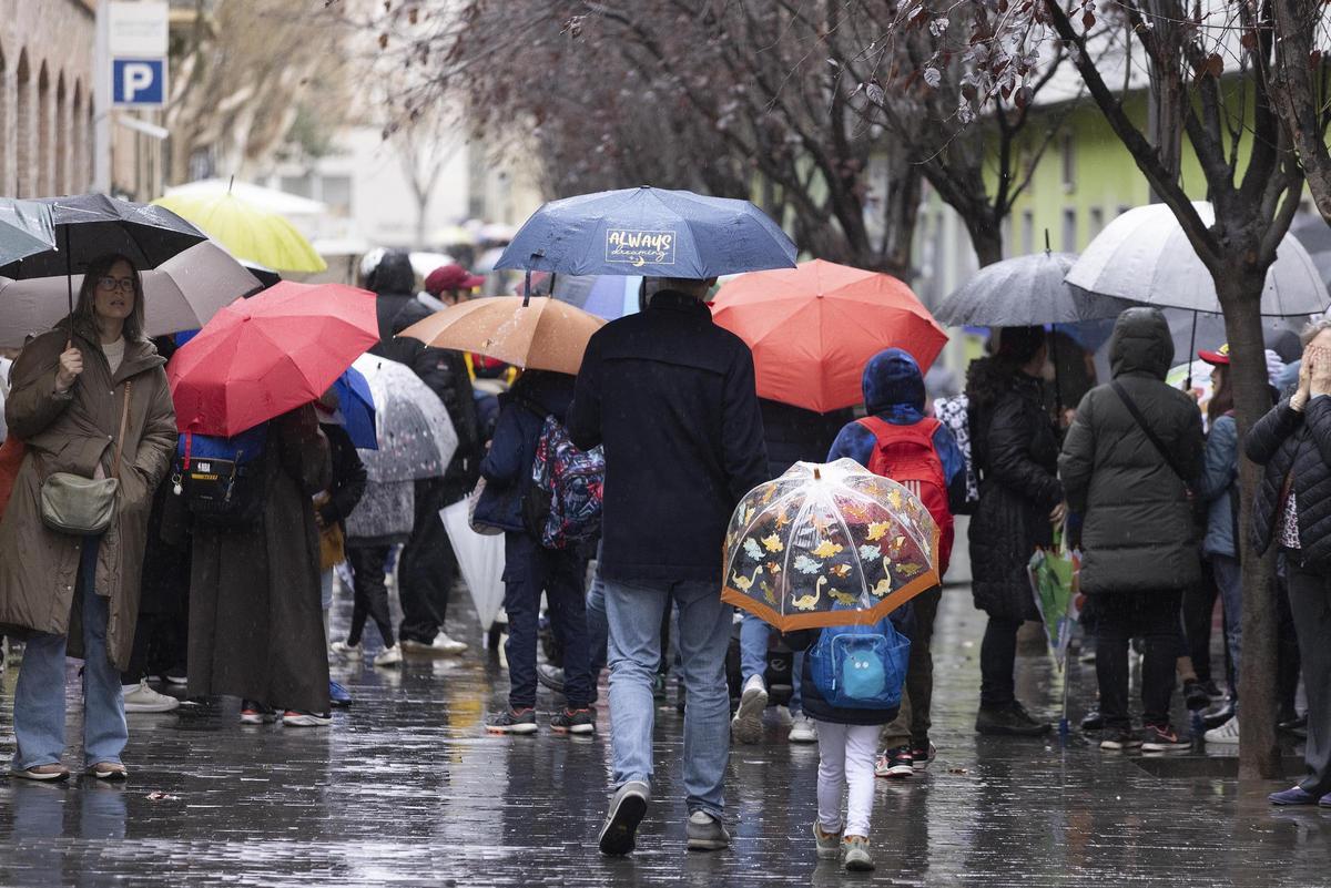Lluvia ligera en Barcelona | FOTOS