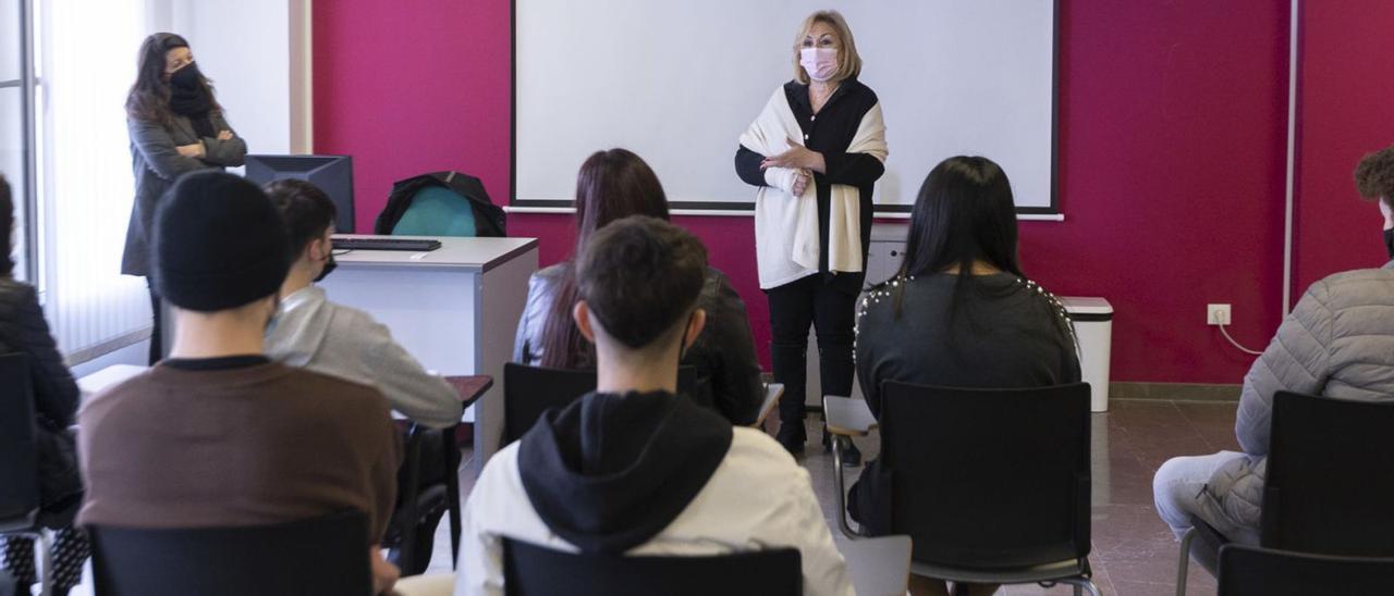 Gandia inicia un plan para formar a quienes ni estudian ni trabajan