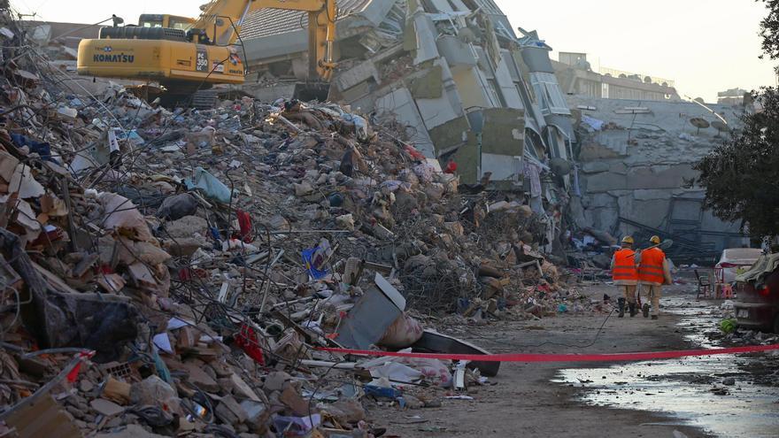Bomberos de València rescatan a tres personas en Turquía: Bomberos de València rescatan a tres personas en Turquía: