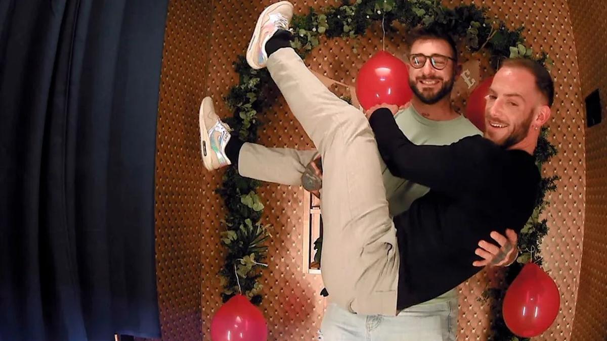 Un italiano bromea sobre España en 'First dates' y descoloca a su cita ...