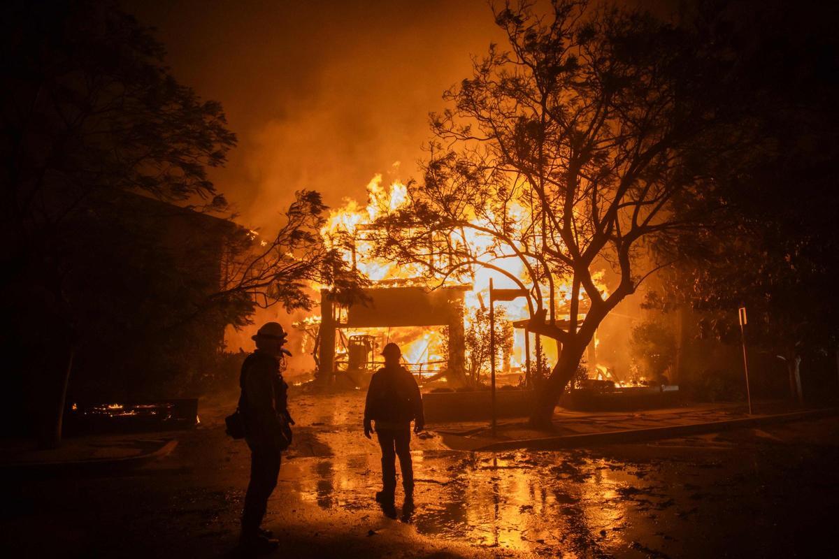 Los Ángeles declara el estado de emergencia por incendios sin control | FOTOS