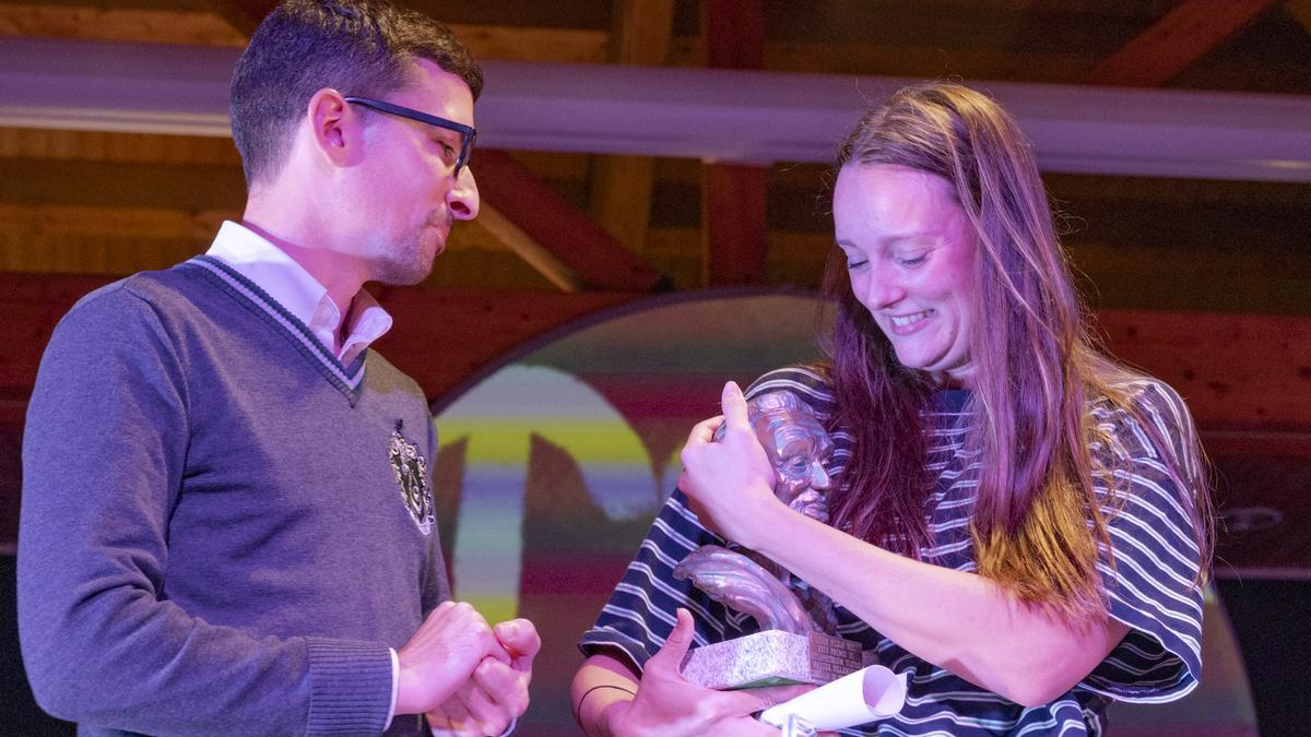 PREMIO PADRÓN | Lidia Veiga recibe en Padrón o Premio de Interpretación ...