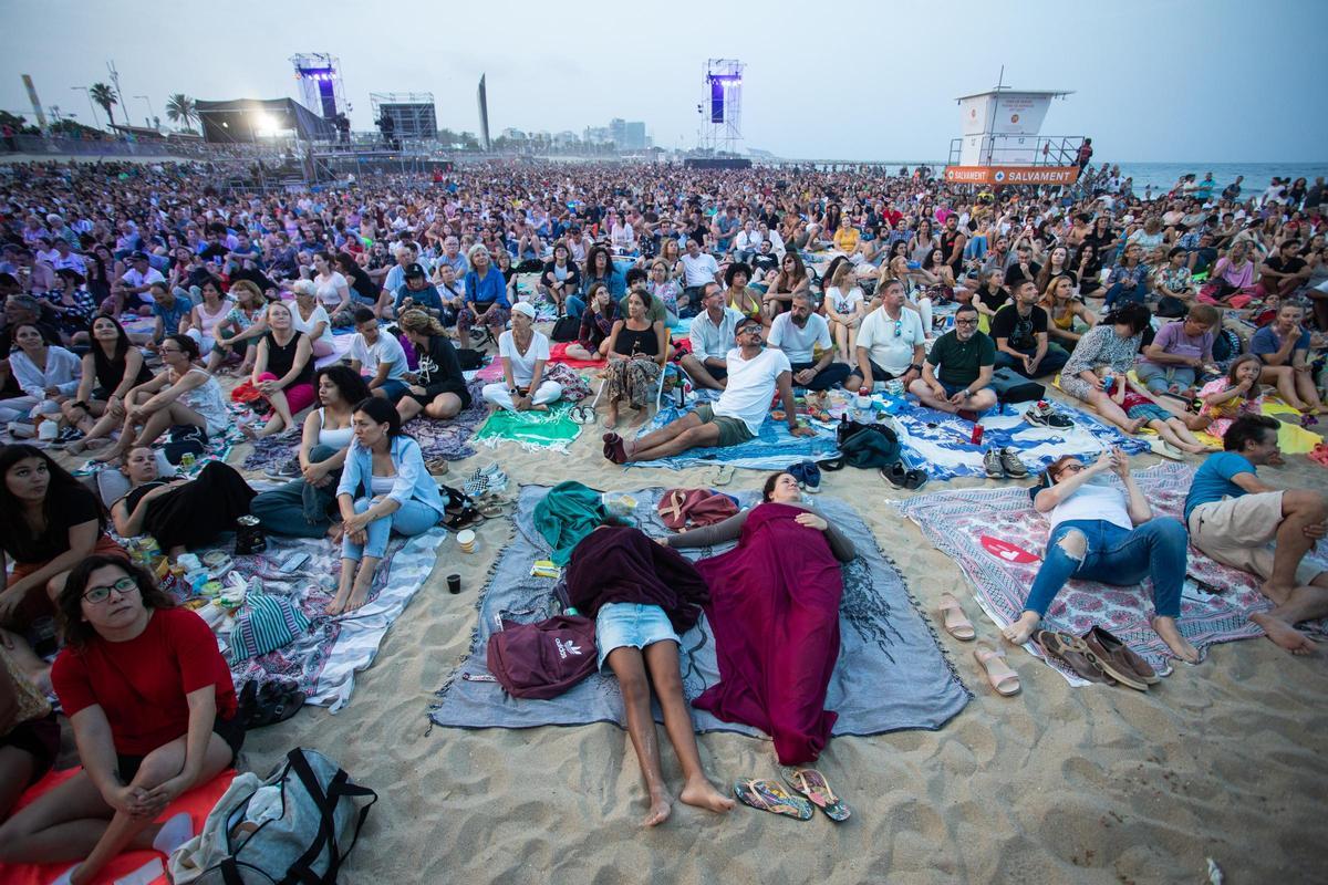 Concierto de la OBC en la playa de Bogatell | FOTOS