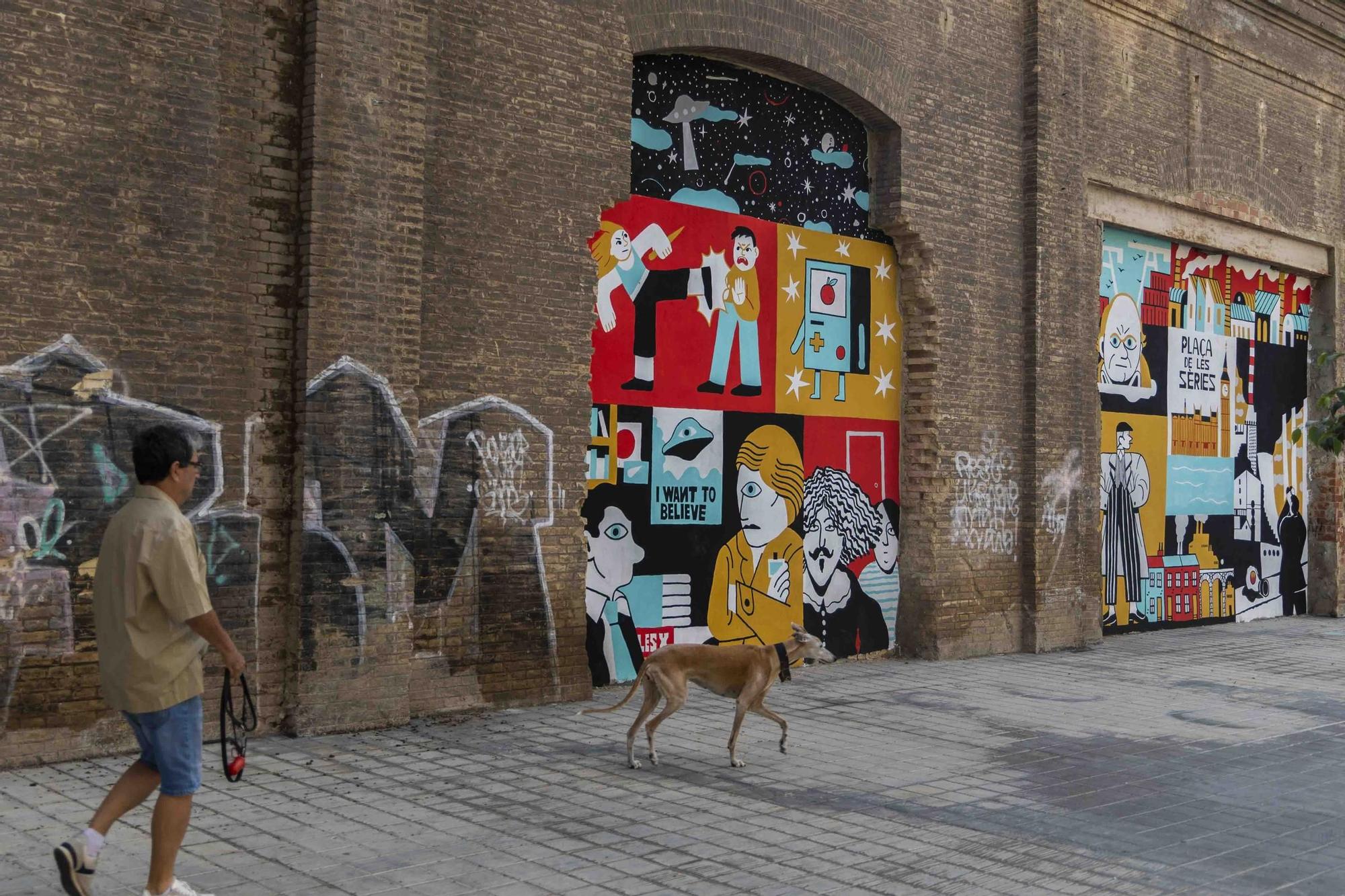 Así son los murales de la "plaza de las series" de València