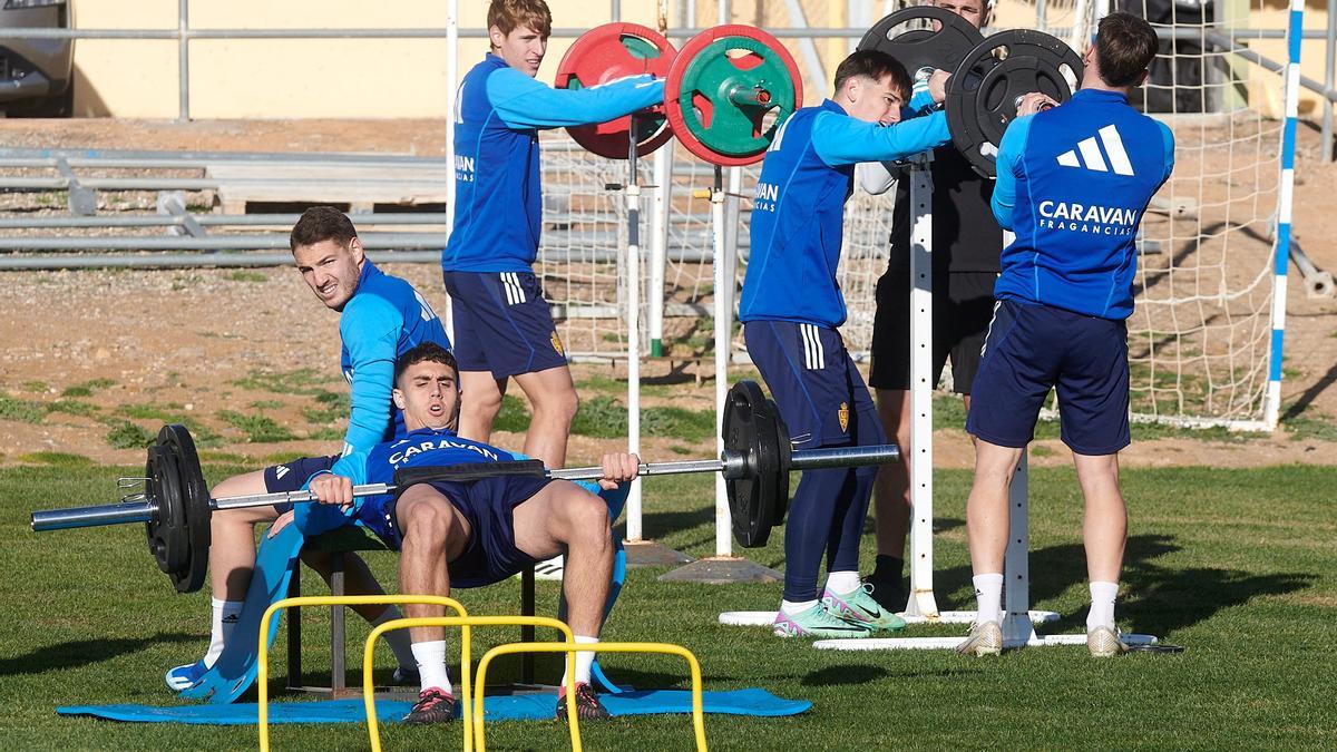 Real Zaragoza: Cristian sigue en el gimnasio y Velázquez recluta a ...