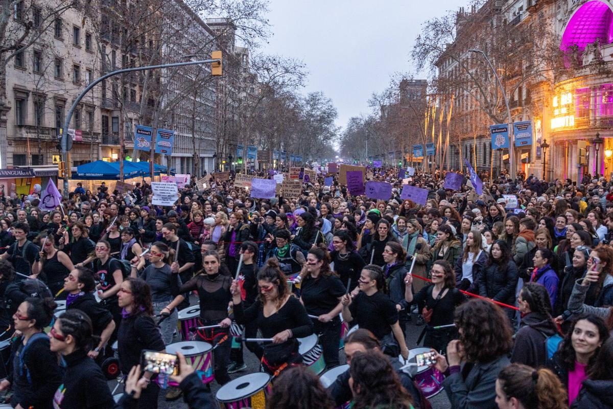 Protesta multitudinaria: miles de personas se movilizan en el 8M de ...