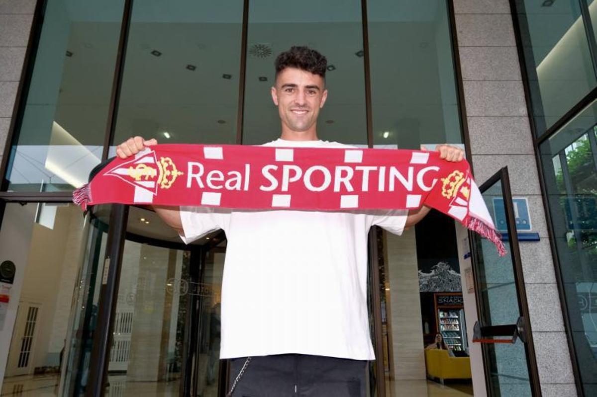 Pascanu, tras hacerse oficial su fichaje por el Sporting: "Tengo muchas ...