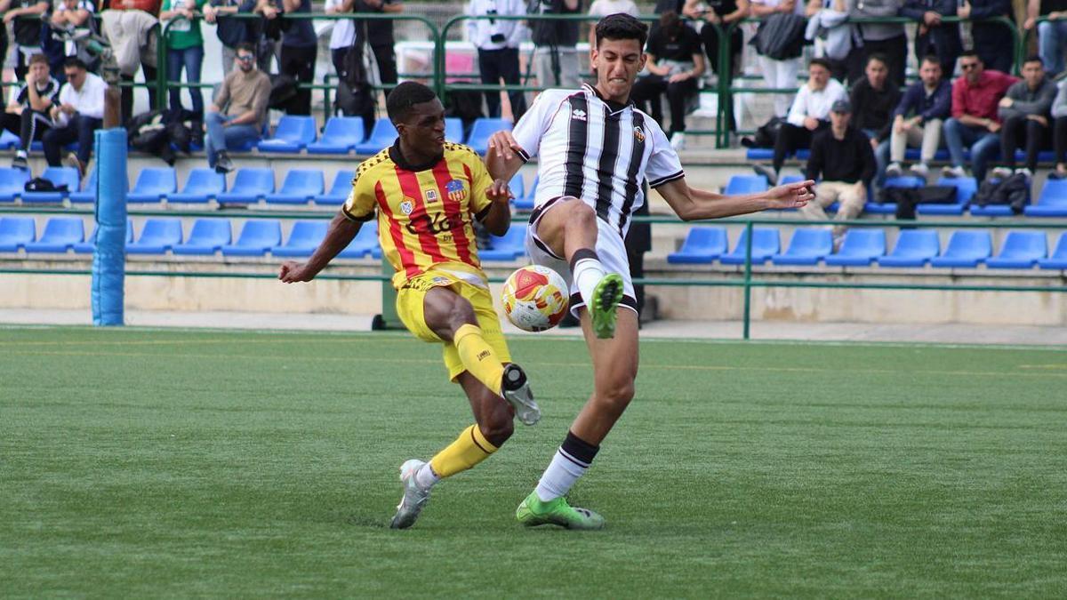 El Castellón B claudica ante el líder Sant Andreu en el minuto 92 (1-2)
