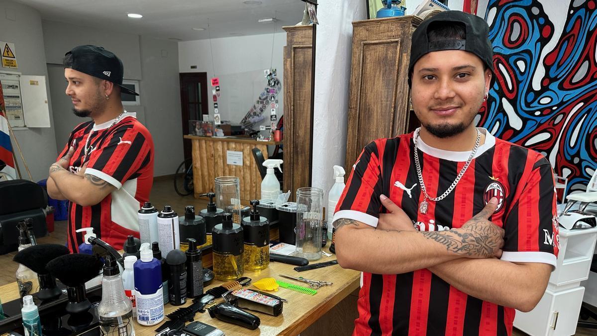 José Luis Noceda, el barbero que empezó cortando el pelo en casa y ...