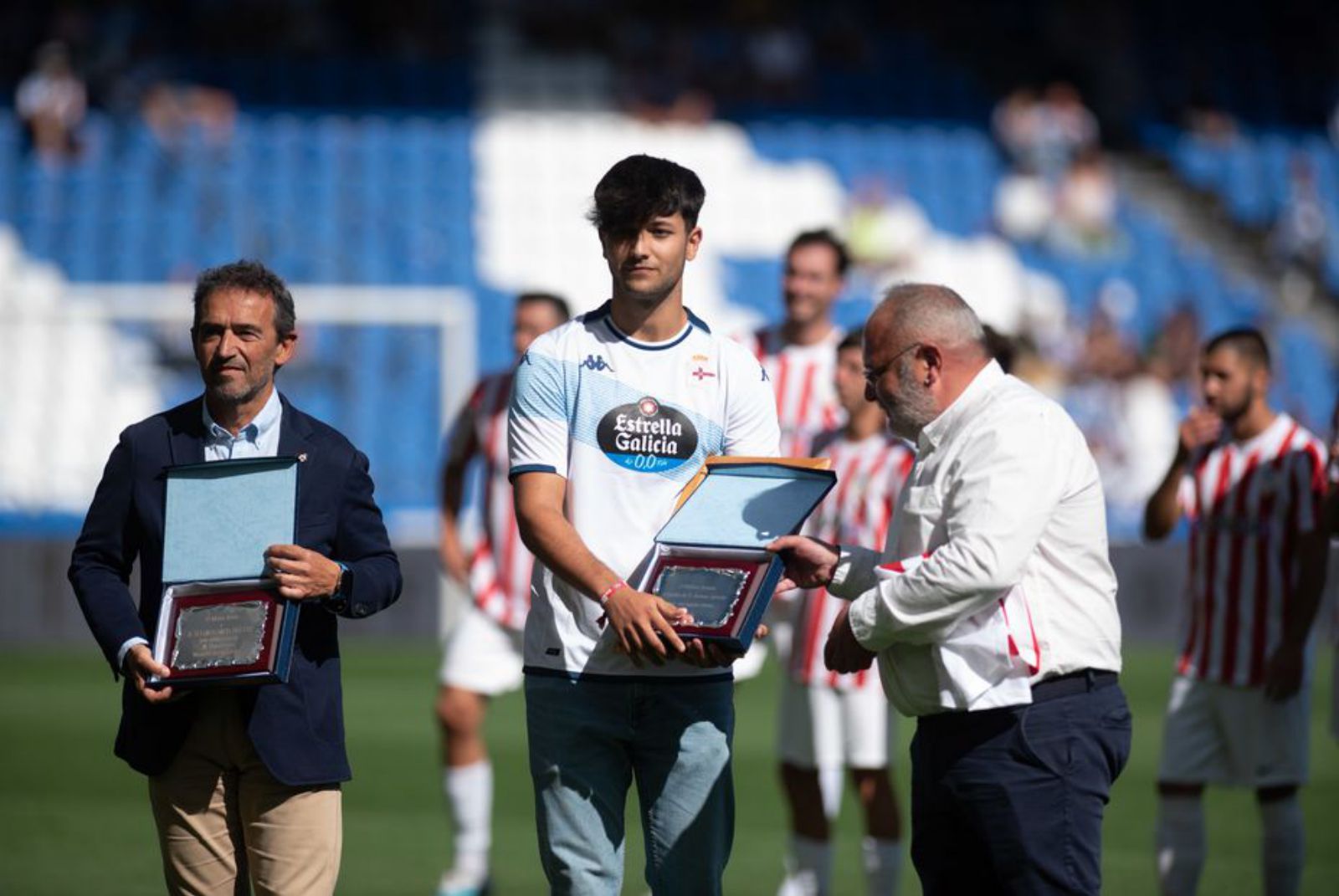 HOMENAJE A LIONEL SCALONI EN RIAZOR: Arsenio y Scaloni: golpes de nostalgia para el deportivismo