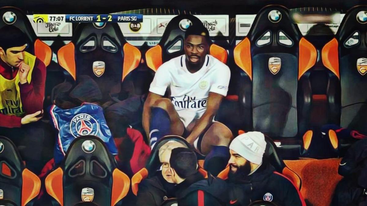 Las redes se mofan del estrafalario cambio de Aurier