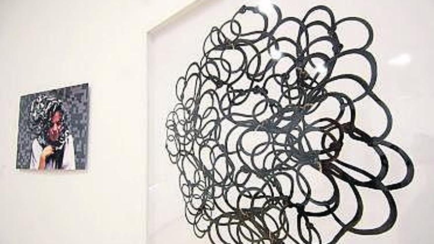 El IES Bernaldo de Quirós expone la obra de Gema Ramos, profesora del ...