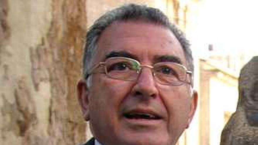 Ángel Verdú presenta su dimisión como presidente de la Cruz Roja