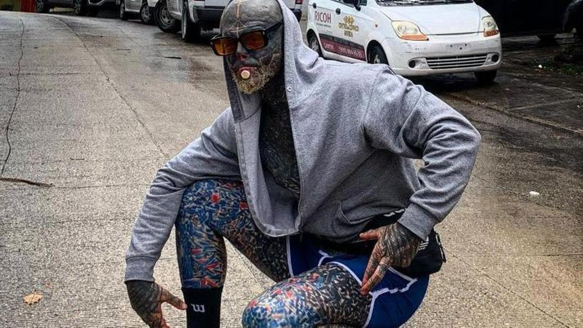 THE BLACK ALIEN | El hombre "con apariencia de alien" que lo peta en ...