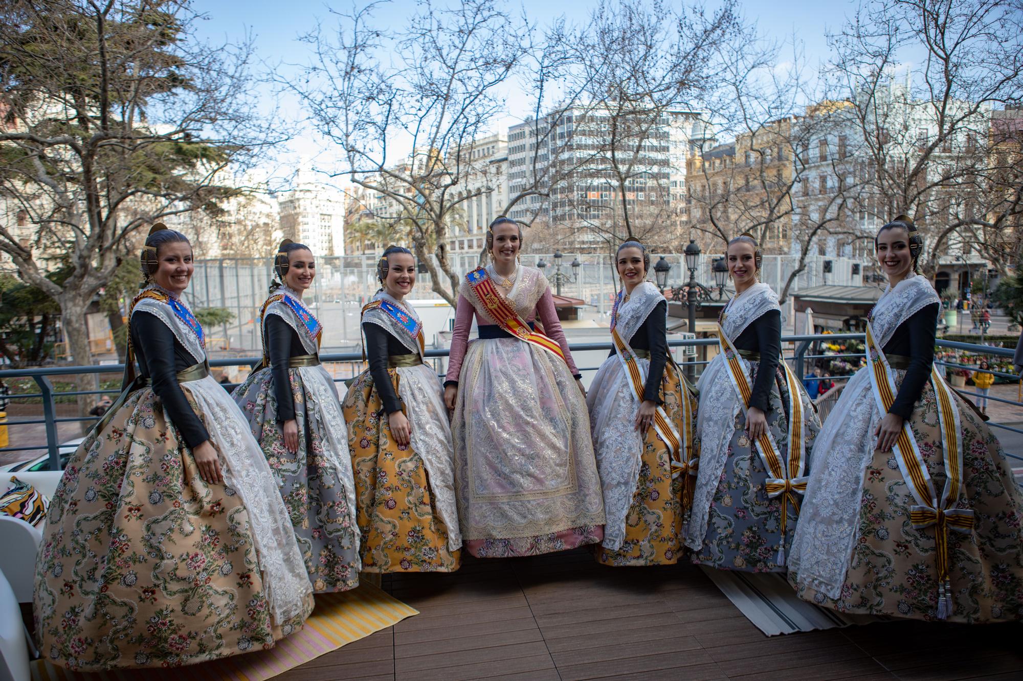 Ikea inaugura su "saloncito" fallero en la plaza del Ayuntamiento