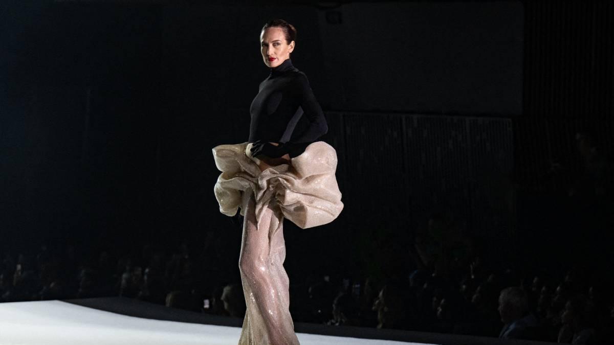 NIEVES ÁLVAREZ DESFILE STÉPHANE ROLLAND | Nieves Álvarez y Coco Rocha ...